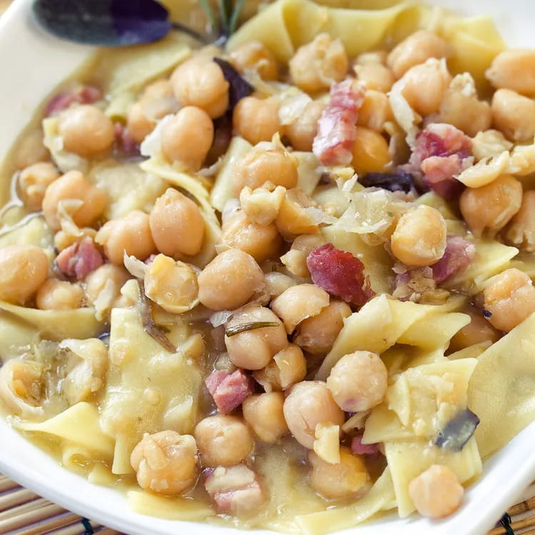 Fusilli integrali con ceci e tacchino | Le Ricette di AIA