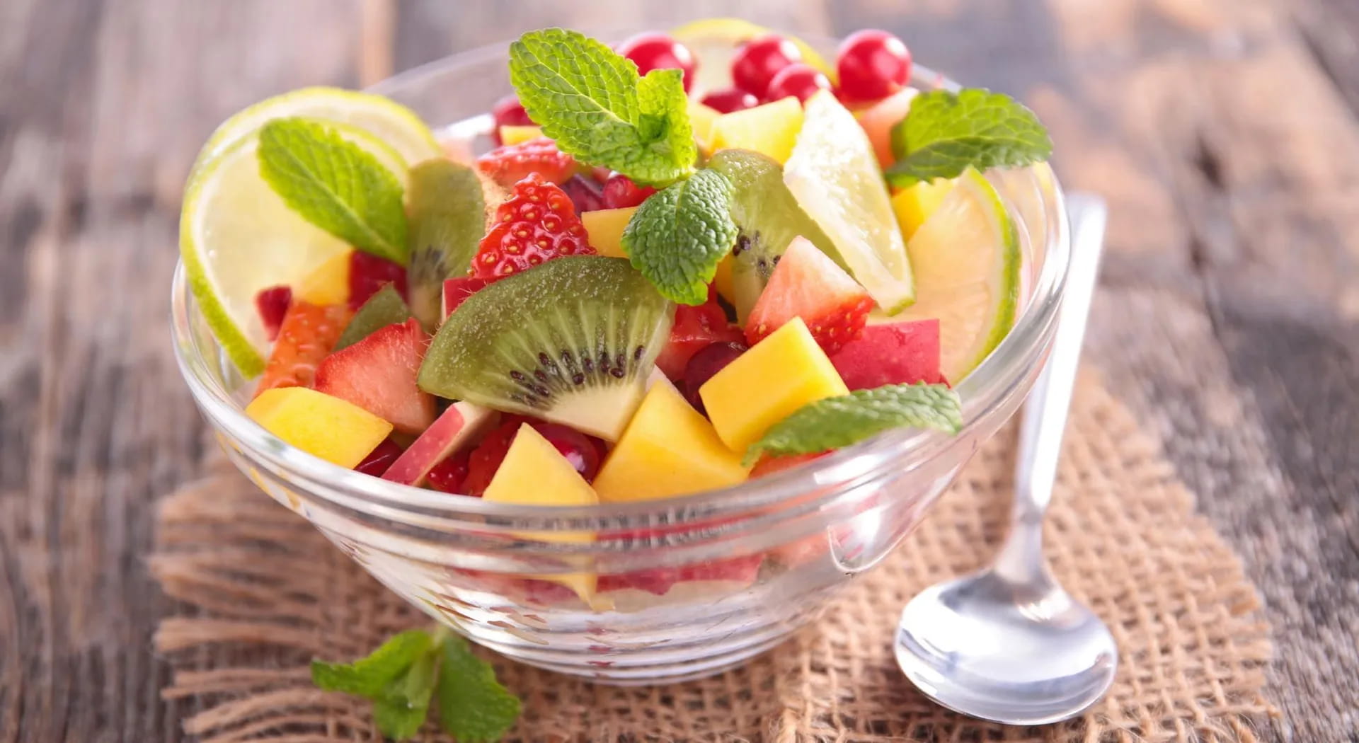 How to prepare a dream fruit salad | The AIA Guides