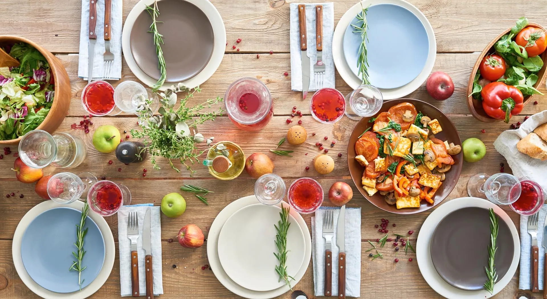 Social eating: what it is and how it works | The AIA Guides