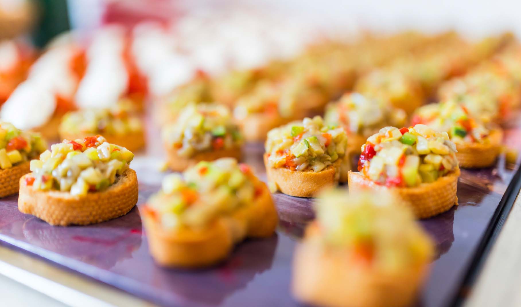 The good manners of the aperitif: all the rules and advice | The AIA Guides