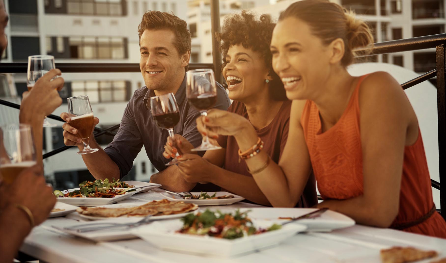 Social eating: what it is and how it works | The AIA Guides