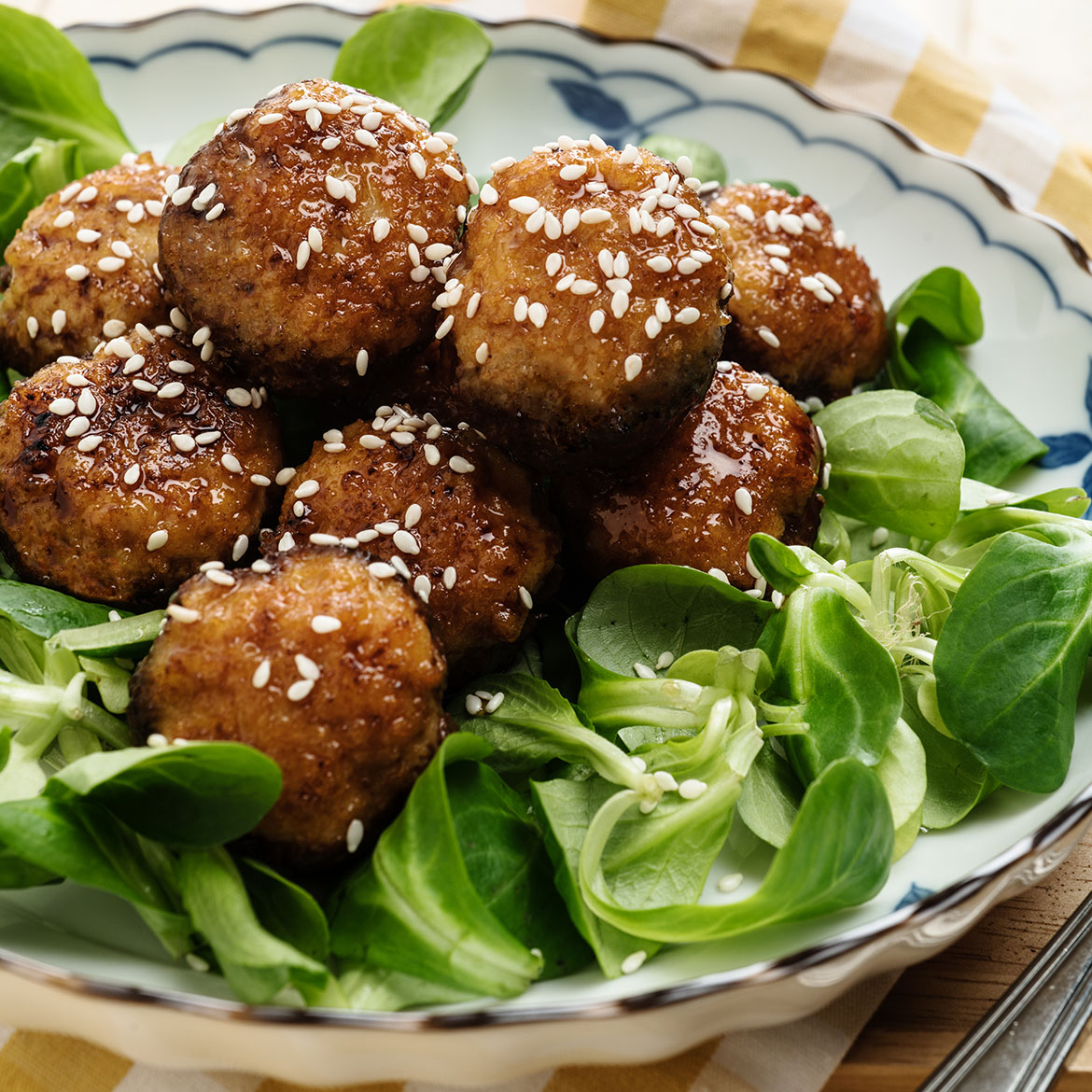 Polpette di tacchino glassate con sesamo e cipollotto fresco | AIA Food
