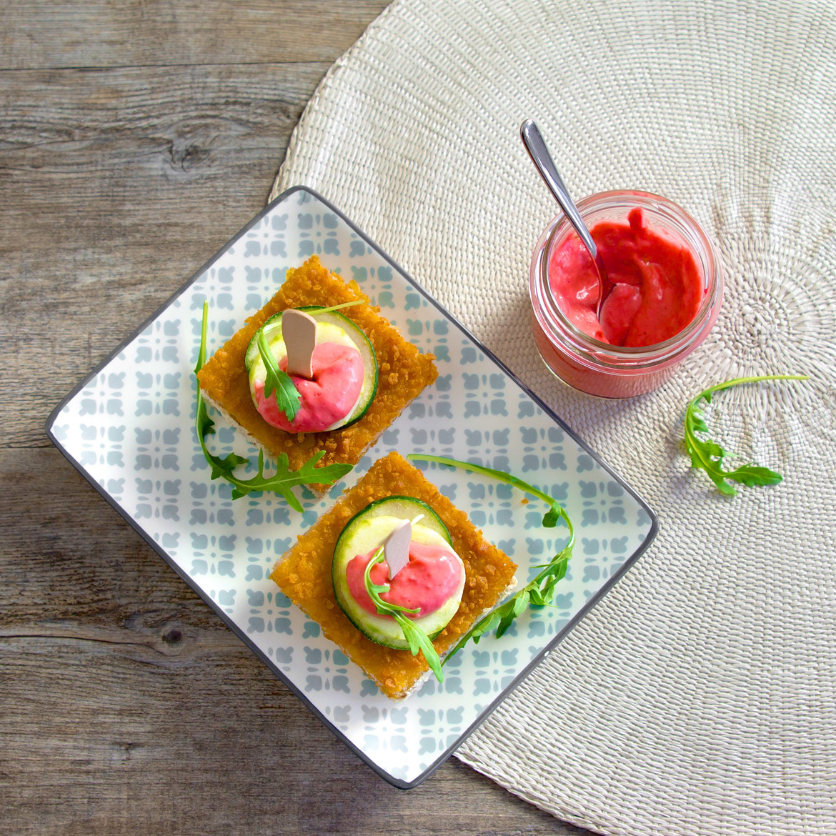 Breaded cutlet square with raspberry mayonnaise | AIA Food