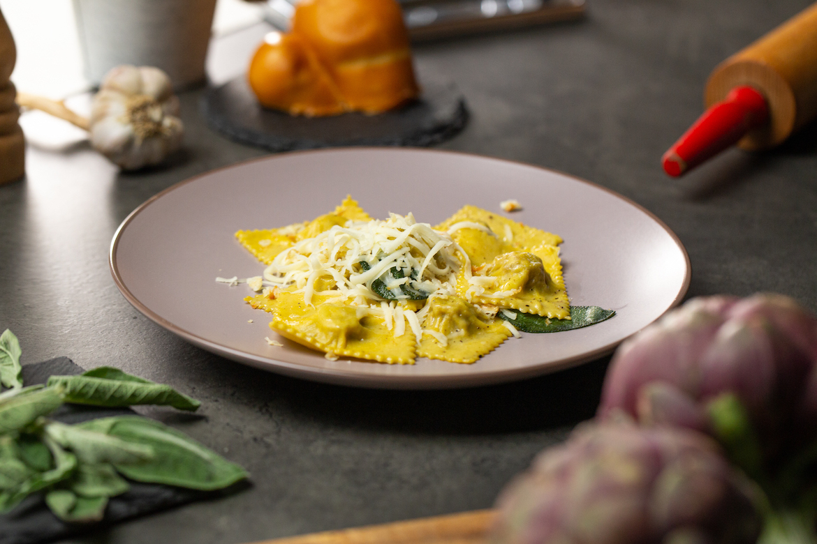 Ravioli all'uovo ripieni di salsiccia e carciofi | AIA Food