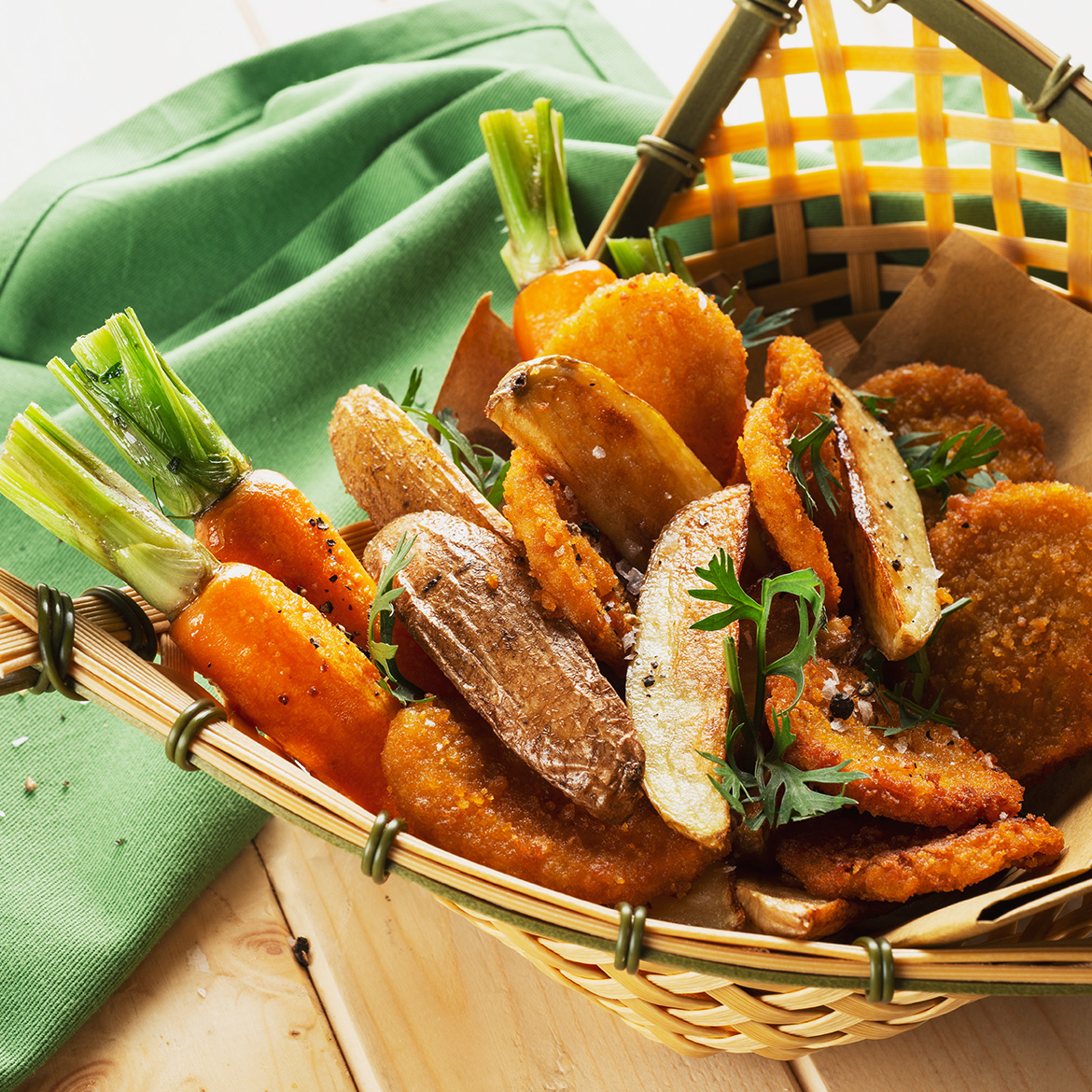 Chips di pollo con contorno di patate al forno al rosmarino | AIA Food