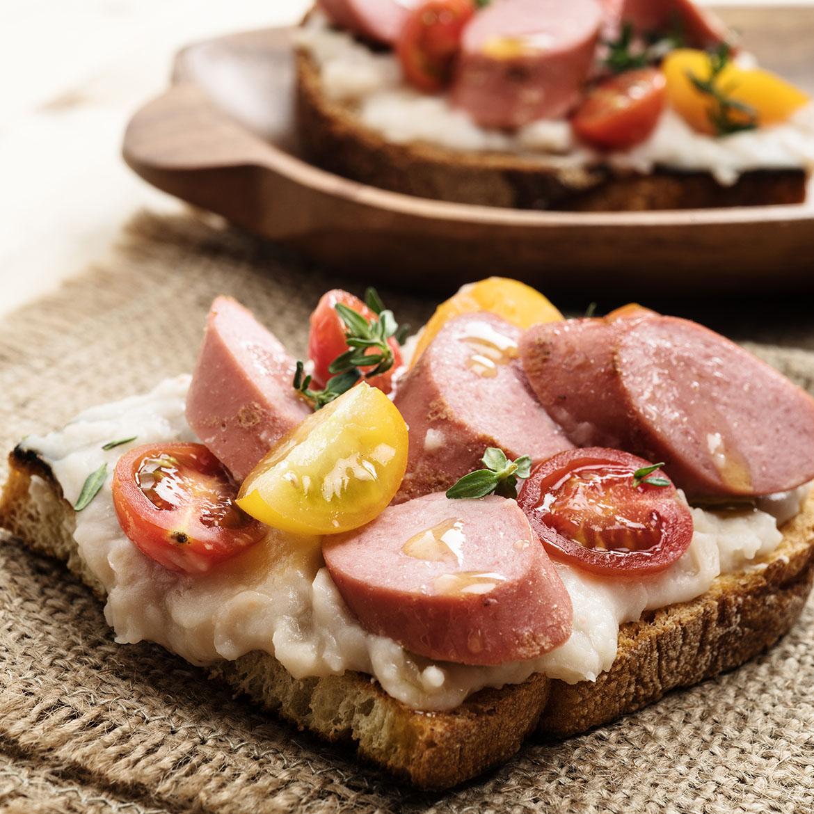 Bruschetta estiva con hummus di cannellini e Wudy | AIA Food