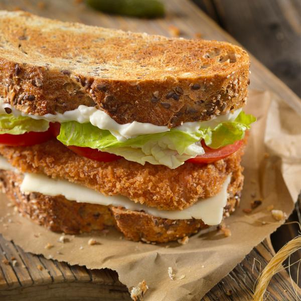 Toast di wurstel, spinaci e mozzarella | AIA Food